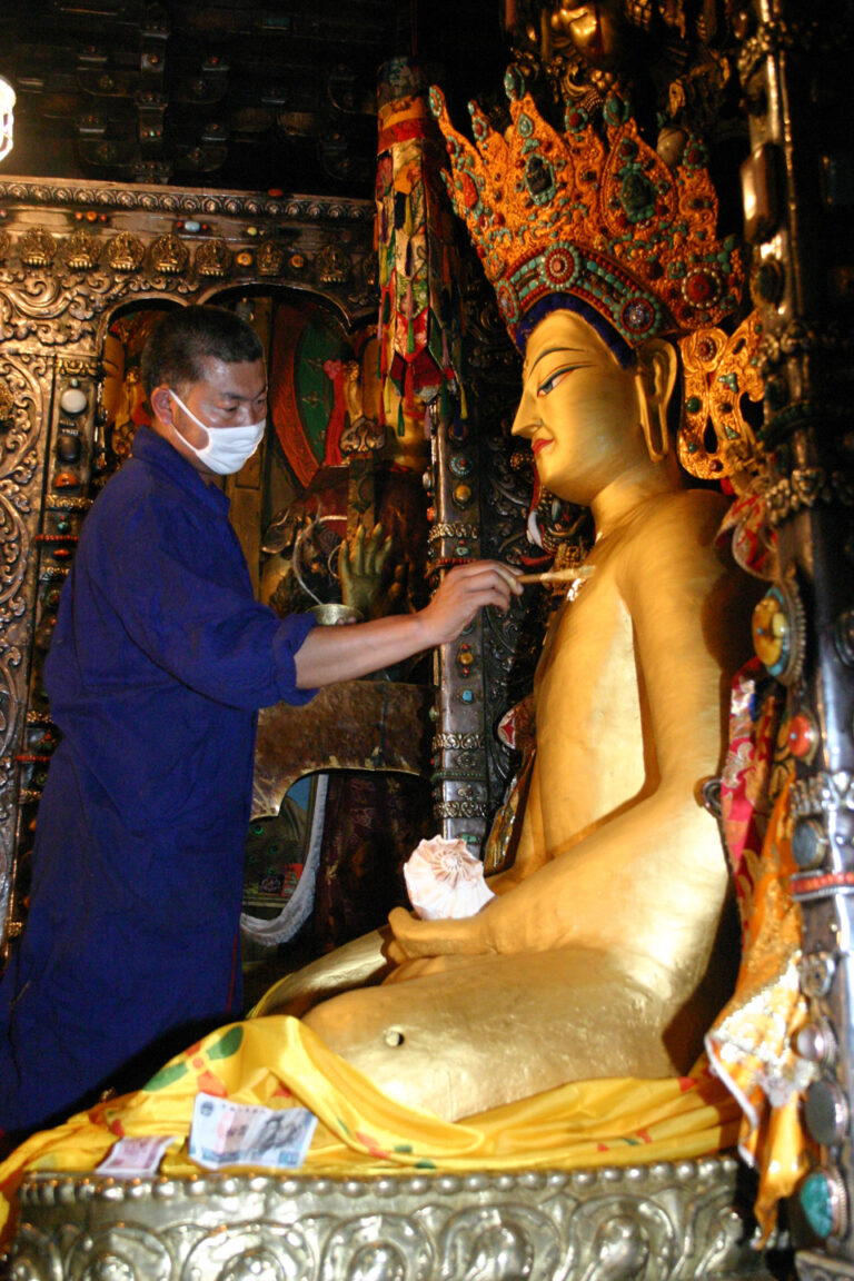 Jowo Shakyamuni of the Rasa Trulnang Tsuklakhang (Jokhang Temple ...